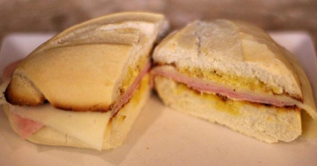 Pitufo Malagueño 🍞 pan de Málaga Info TourMálaga - Guía turística completa