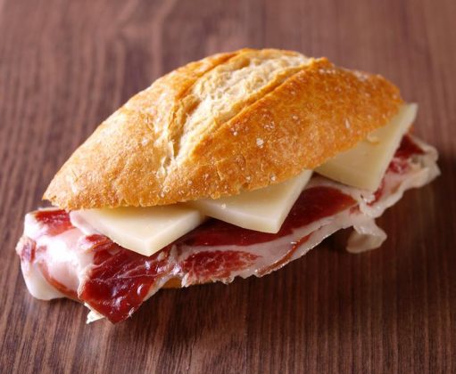 Pitufo Malagueño 🍞 pan de Málaga Info TourMálaga - Guía turística completa